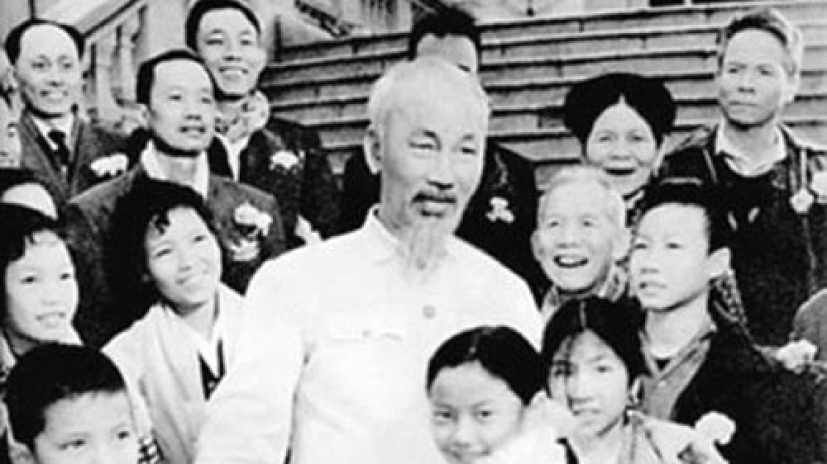 Những tặng phẩm đáng quý kiều bào gửi tặng Bác Hồ