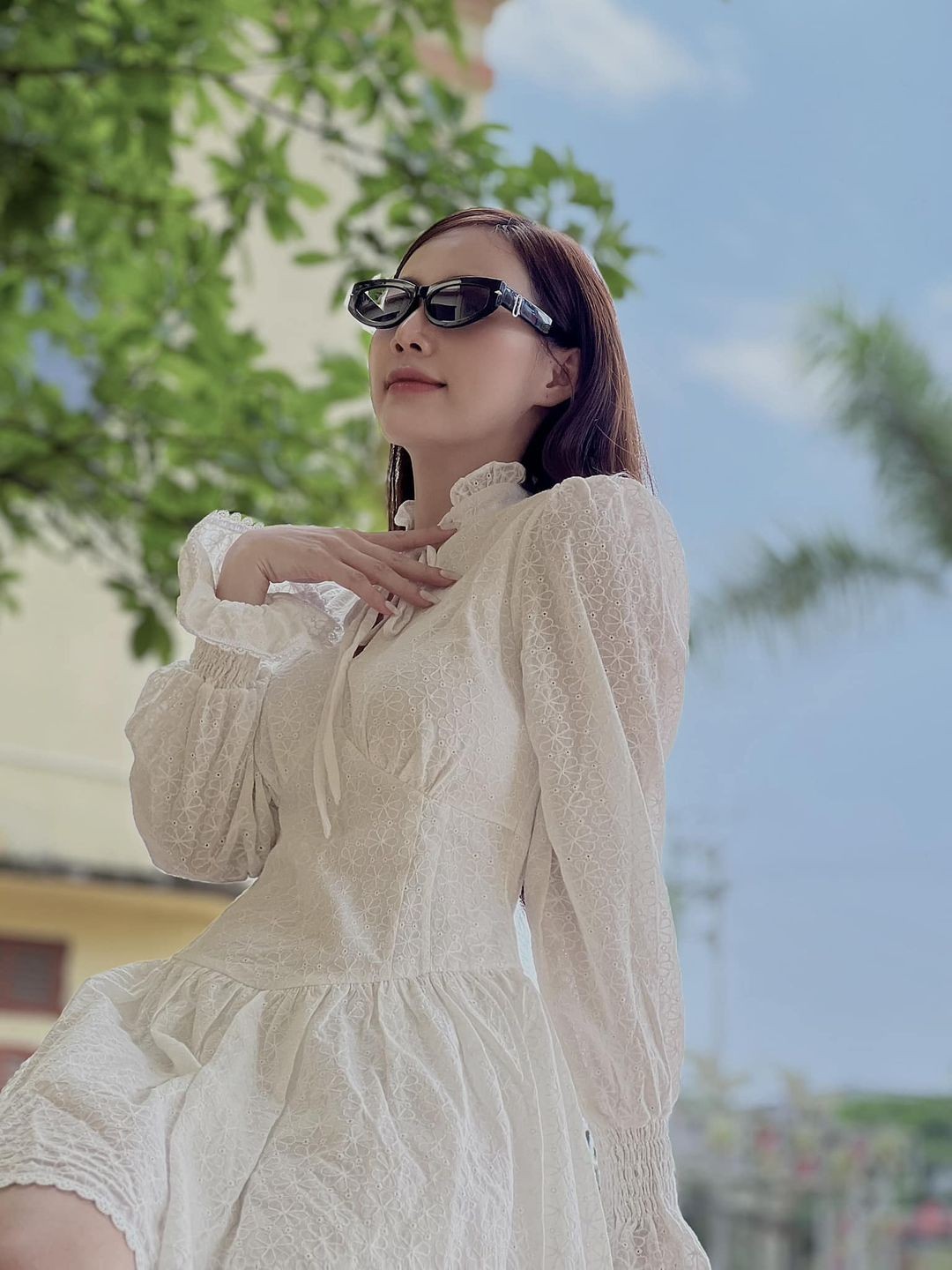 Gu thời trang thanh lịch, gợi cảm của diễn viên Minh Thu phim Nơi giấc mơ tìm về