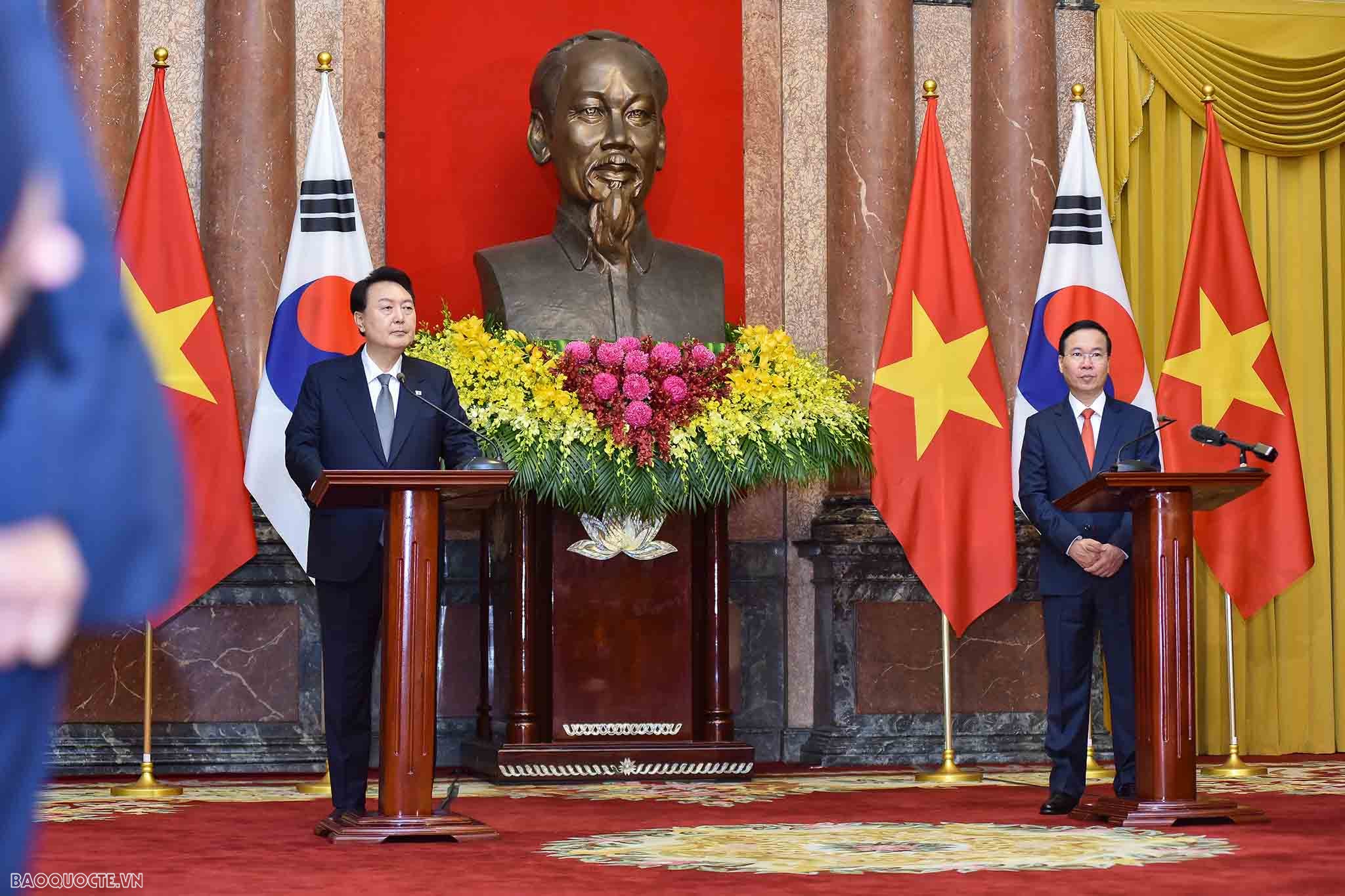 Vietnam, RoK Presidents witnessed signing of 17 cooperation documents Vietnam, RoK Presidents witnessed signing of 17 cooperation documents