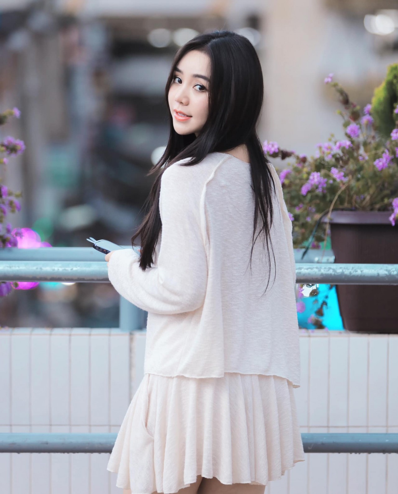 Diễn viên Quỳnh Kool dịu dàng xuống phố - Fanboy Tag