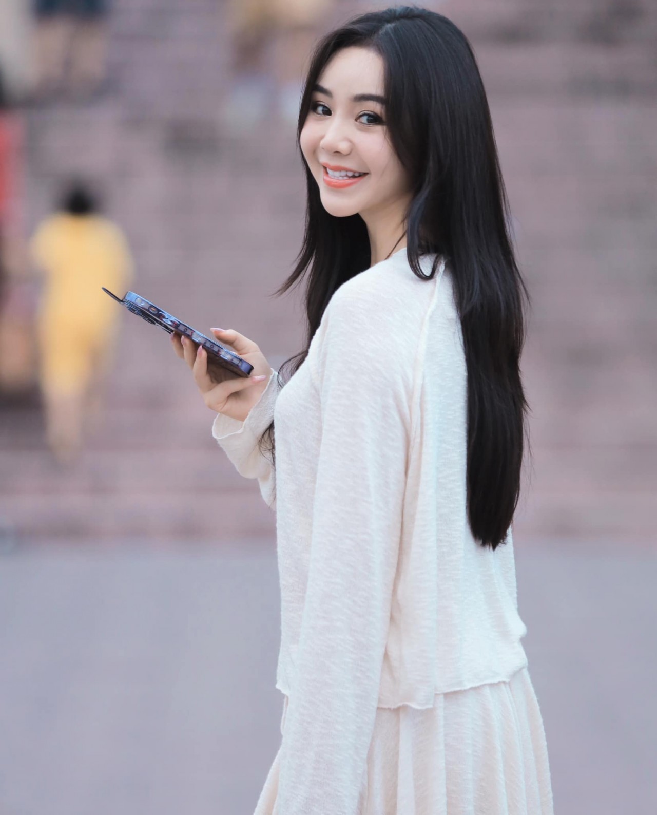 Diễn viên Quỳnh Kool dịu dàng xuống phố - Fanboy Tag