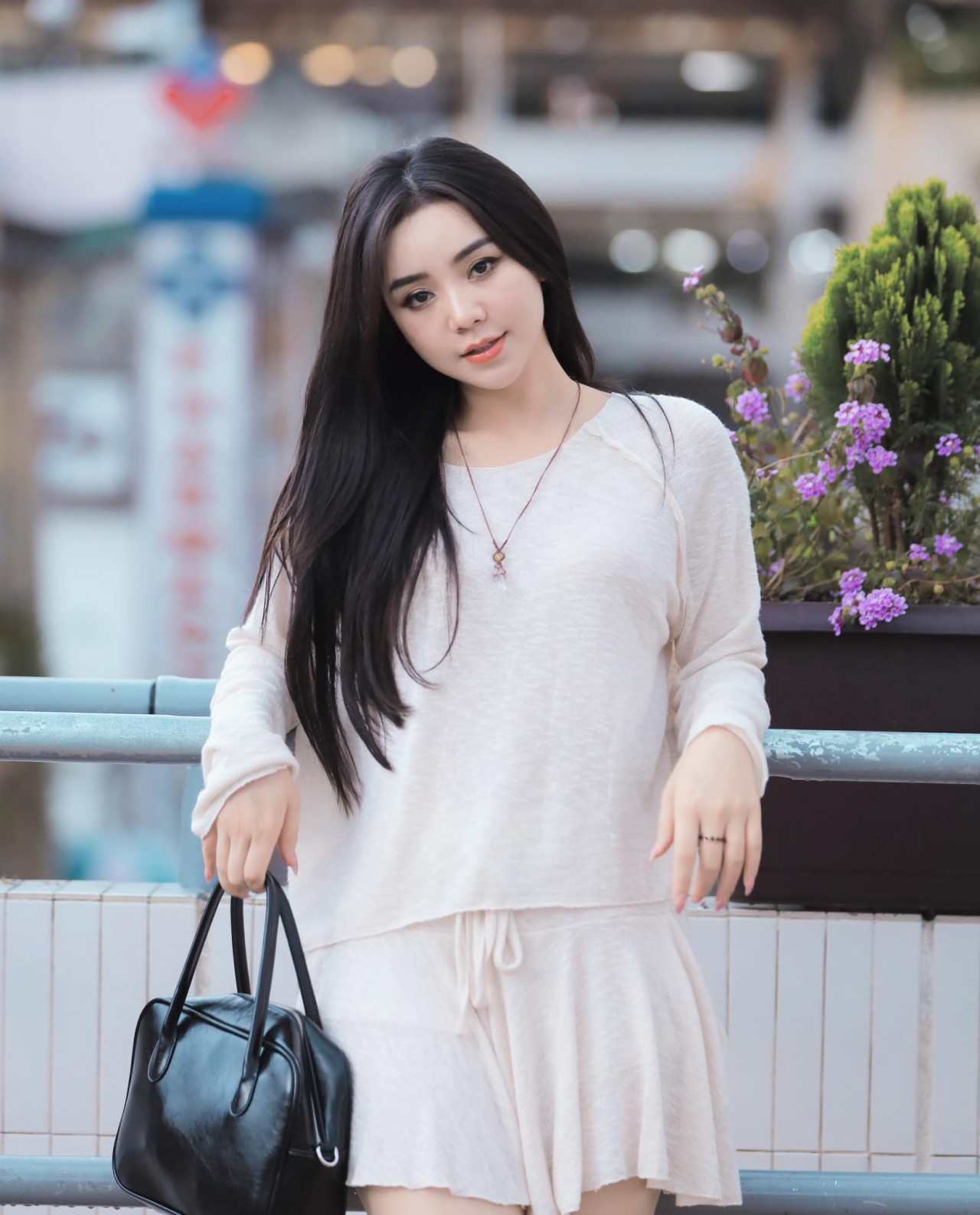 Diễn viên Quỳnh Kool dịu dàng xuống phố - Fanboy Tag