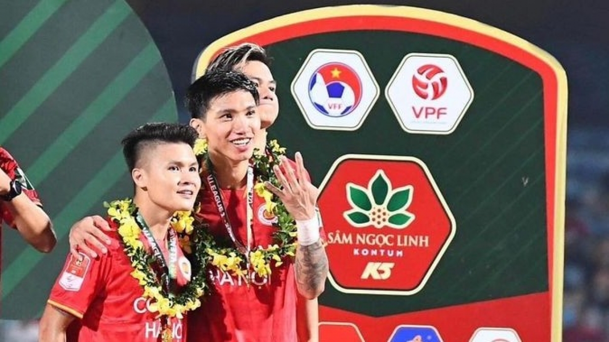 Hậu vệ Văn Hậu, bạn gái Doãn Hải My và gia đình Đức Chinh cùng nghỉ ...