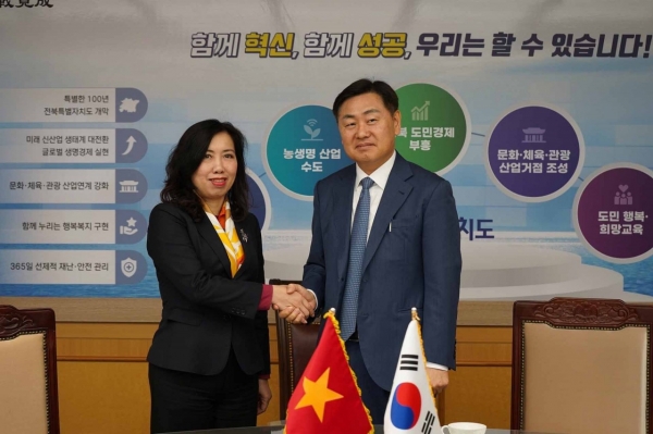 Deputy FM Le Thi Thu Hang has working visit to RoK to strengthen ties