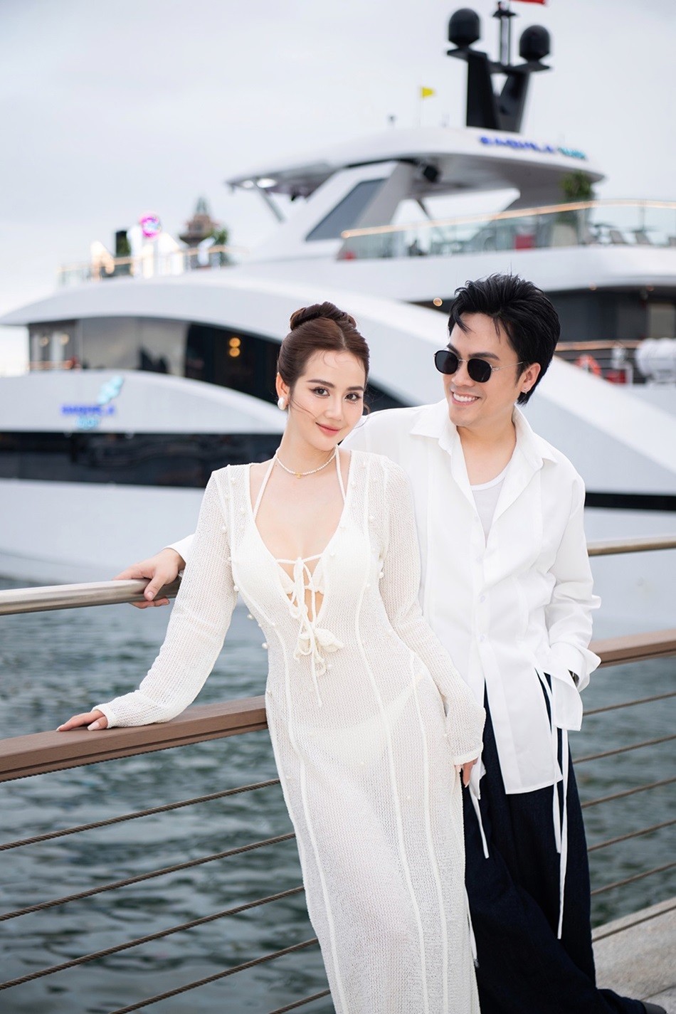 Hình ảnh diễn viên Phan Minh Huyền đón sinh nhật sớm bên hội bạn thân