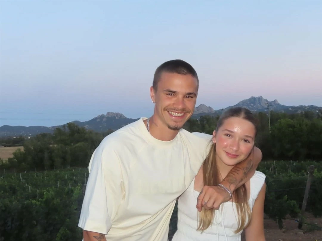 Hình ảnh cặp vợ chồng cựu danh thủ David Beckham và 3 con nghỉ Hè ở Pháp