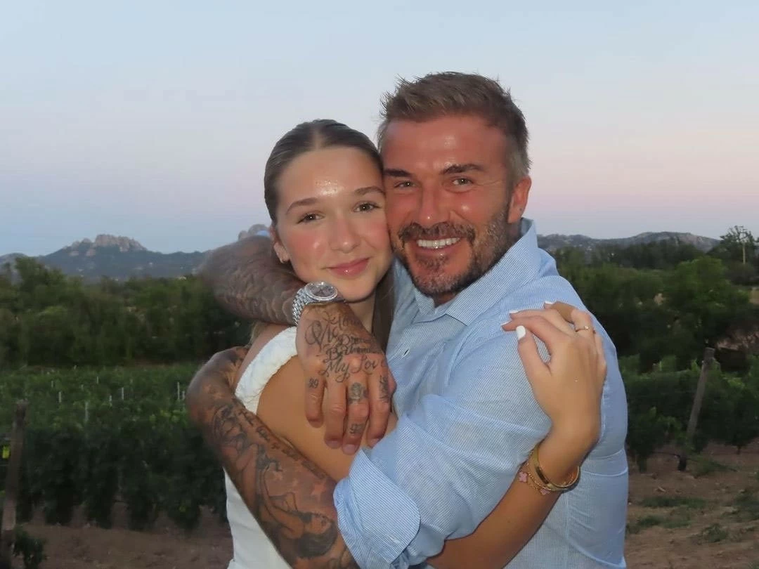 Hình ảnh cặp vợ chồng cựu danh thủ David Beckham và 3 con nghỉ Hè ở Pháp