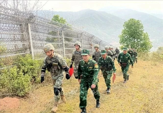 Vietnam, China striving for land border of peace, friendship ...