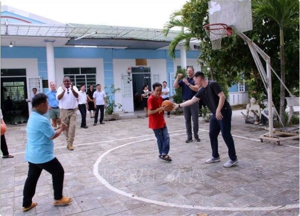 US Ambassador Marc Knapper visits, engages in sports activities with AO ...