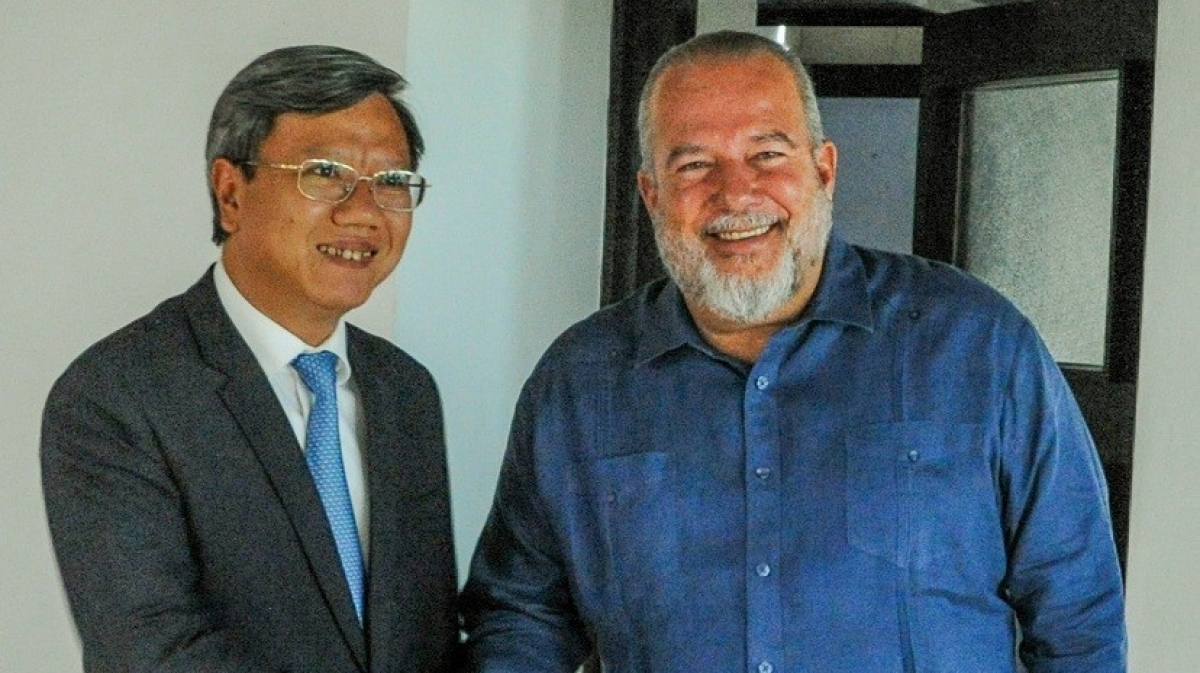 Đại sứ Lê Quang Long đến chào Thủ tướng Cuba, cam kết thúc đẩy quan hệ hợp tác kinh tế, thương ...