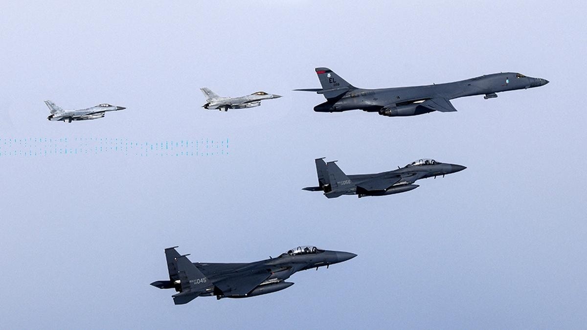 Bán đảo Triều Tiên: Mỹ-Nhật-Hàn tập trận chung với máy bay ném bom hạng ...