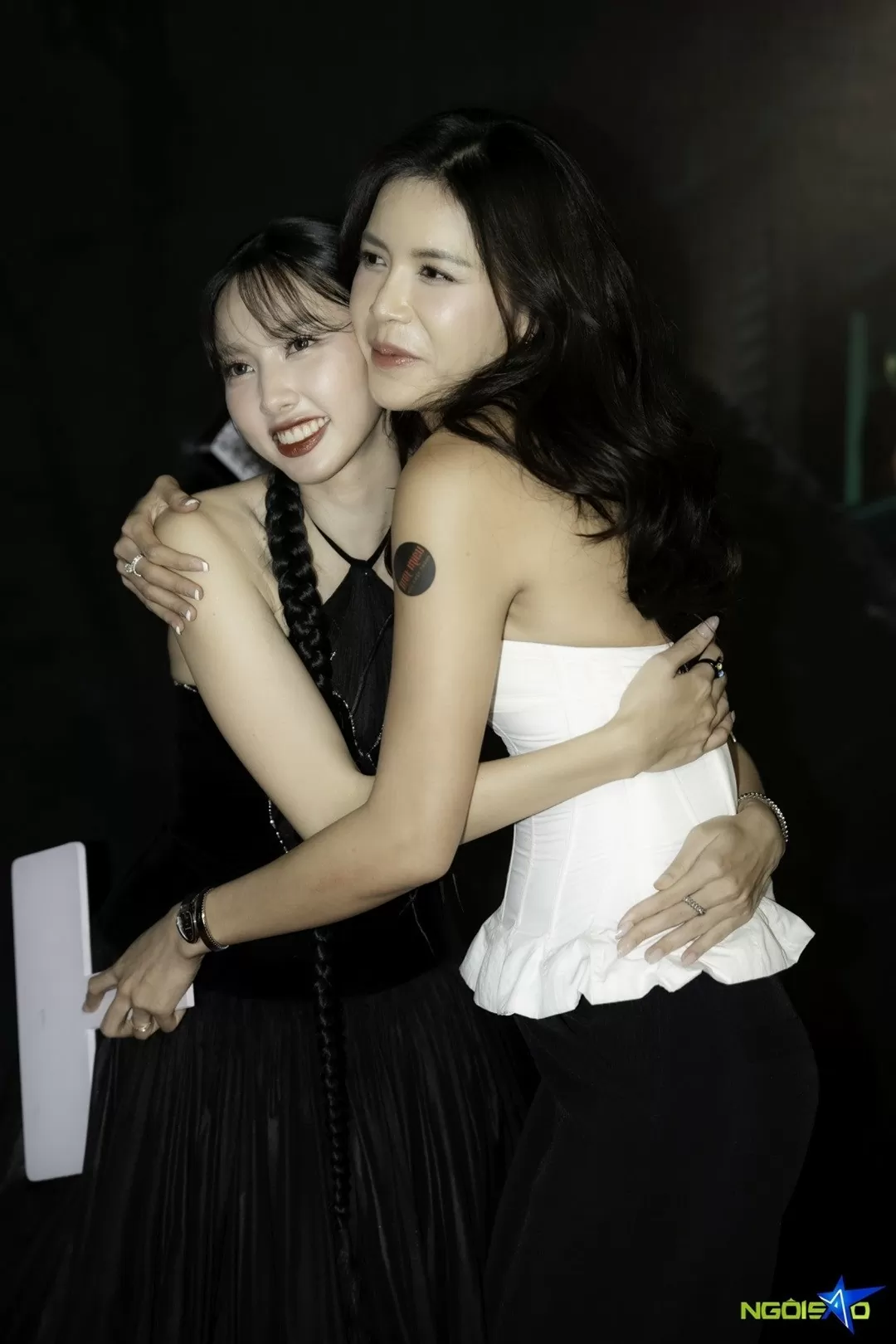 Dàn người đẹp, nghệ sĩ chúc mừng Hoa hậu Thùy Tiên và đoàn phim "Linh miêu: Quỷ nhập tràng"