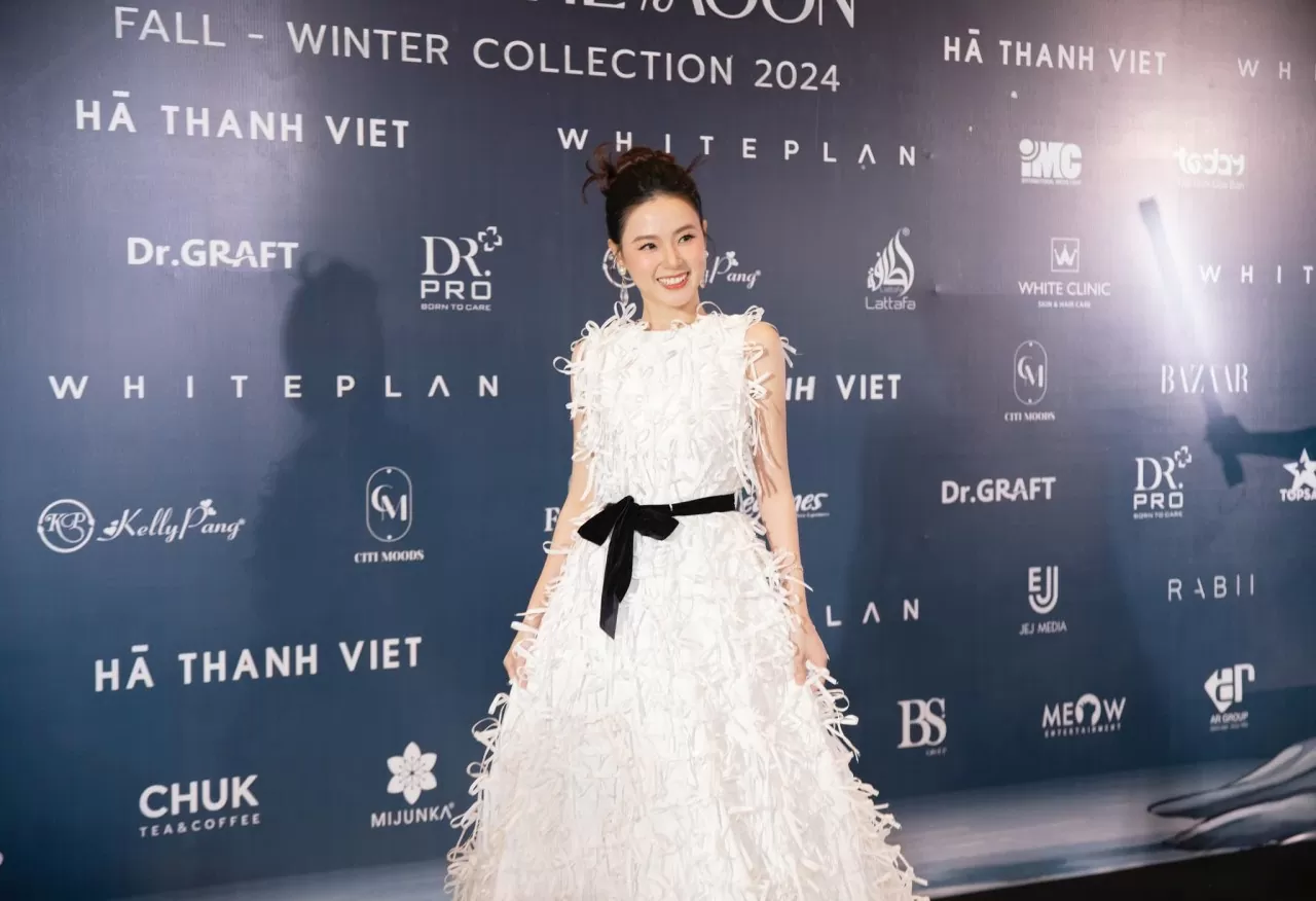 "Tan chảy" trước nhan sắc của diễn viên Midu