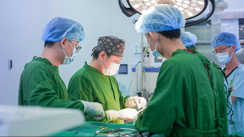 Bác sĩ Ngô Mộng Hùng cảnh báo 3 sai lầm nghiêm trọng khi phẫu thuật thẩm mỹ