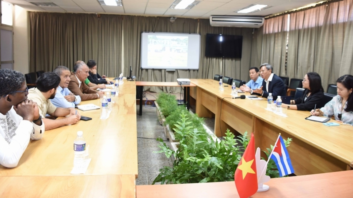 Đại sứ Lê Quang Long thăm tỉnh Artemisa và tập đoàn công nghệ sinh học, dược phẩm hàng đầu Cuba