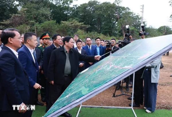 PM Pham Minh Chinh inspects major projects in Vinh Phuc province