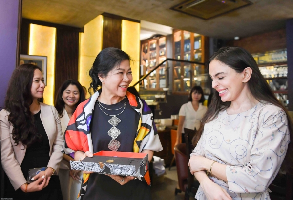 General Secretary To Lam’s Spouse receives Azerbaijan’s Heydar Aliyev ...