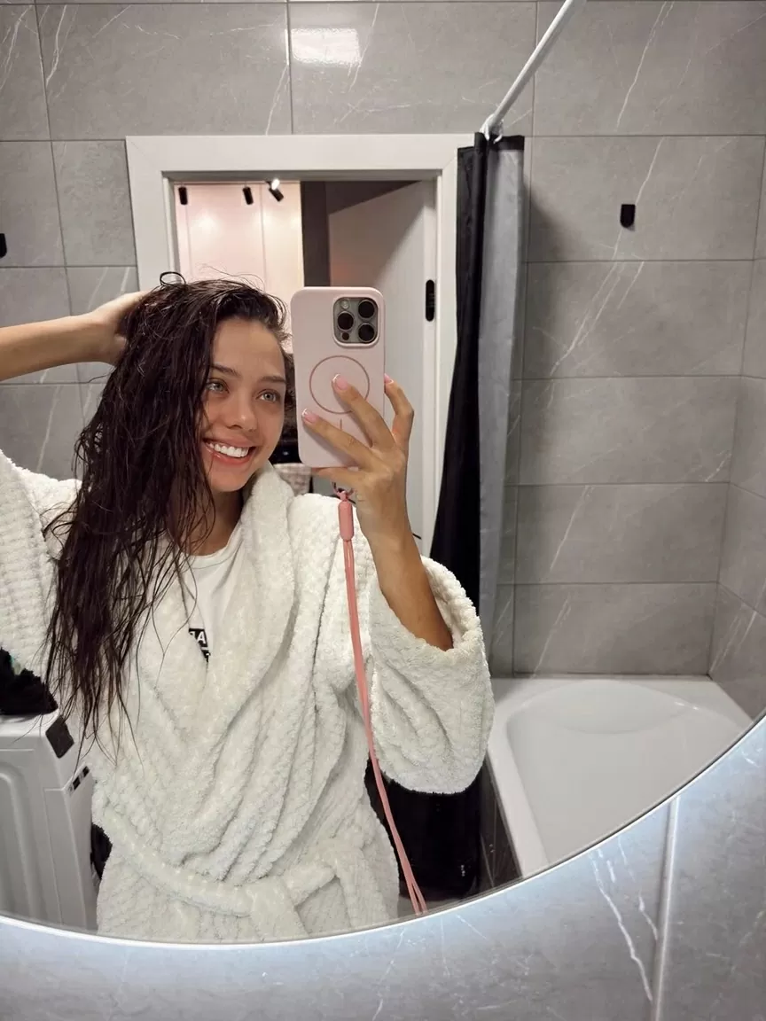 Vợ thủ môn Bùi Tiến Dũng đưa con trai nhỏ về thăm gia đình ở Ukraine