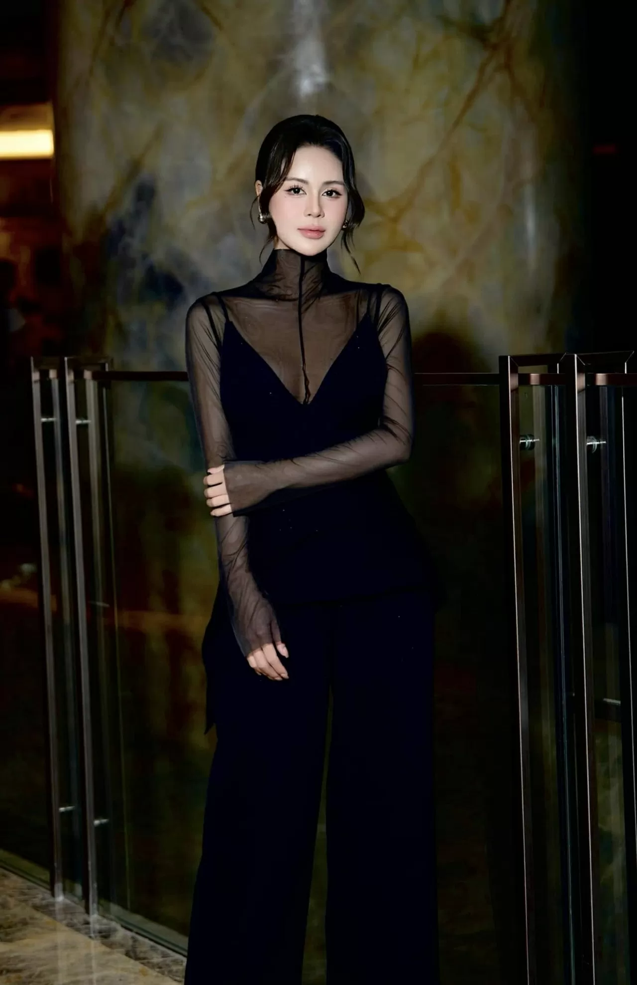 Ngắm gu thời trang sang chảnh của diễn viên Lương Thu Trang phim "Dịu dàng màu nắng"