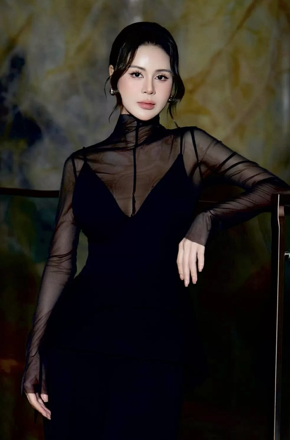 Ngắm gu thời trang sang chảnh của diễn viên Lương Thu Trang phim "Dịu dàng màu nắng"