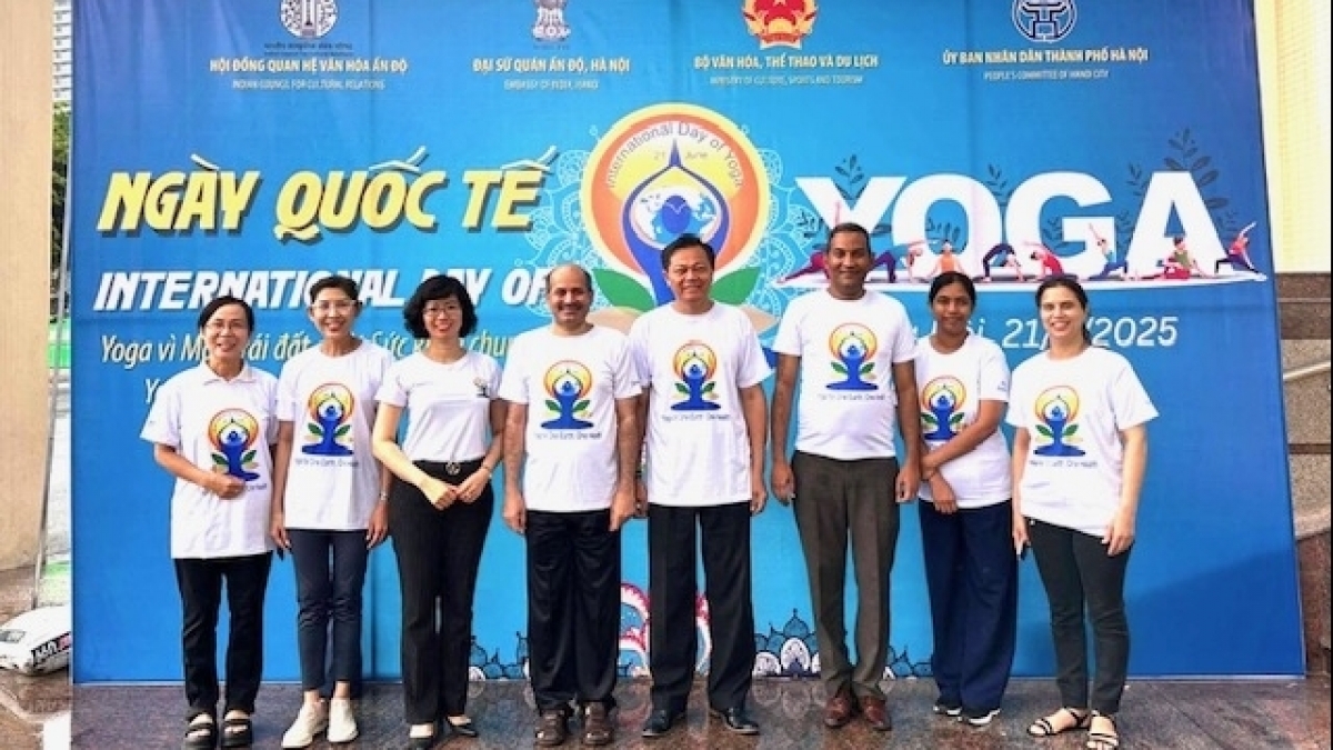 Hình ảnh những lớp học Yoga đông đảo học viên đã trở nên quen thuộc và ...