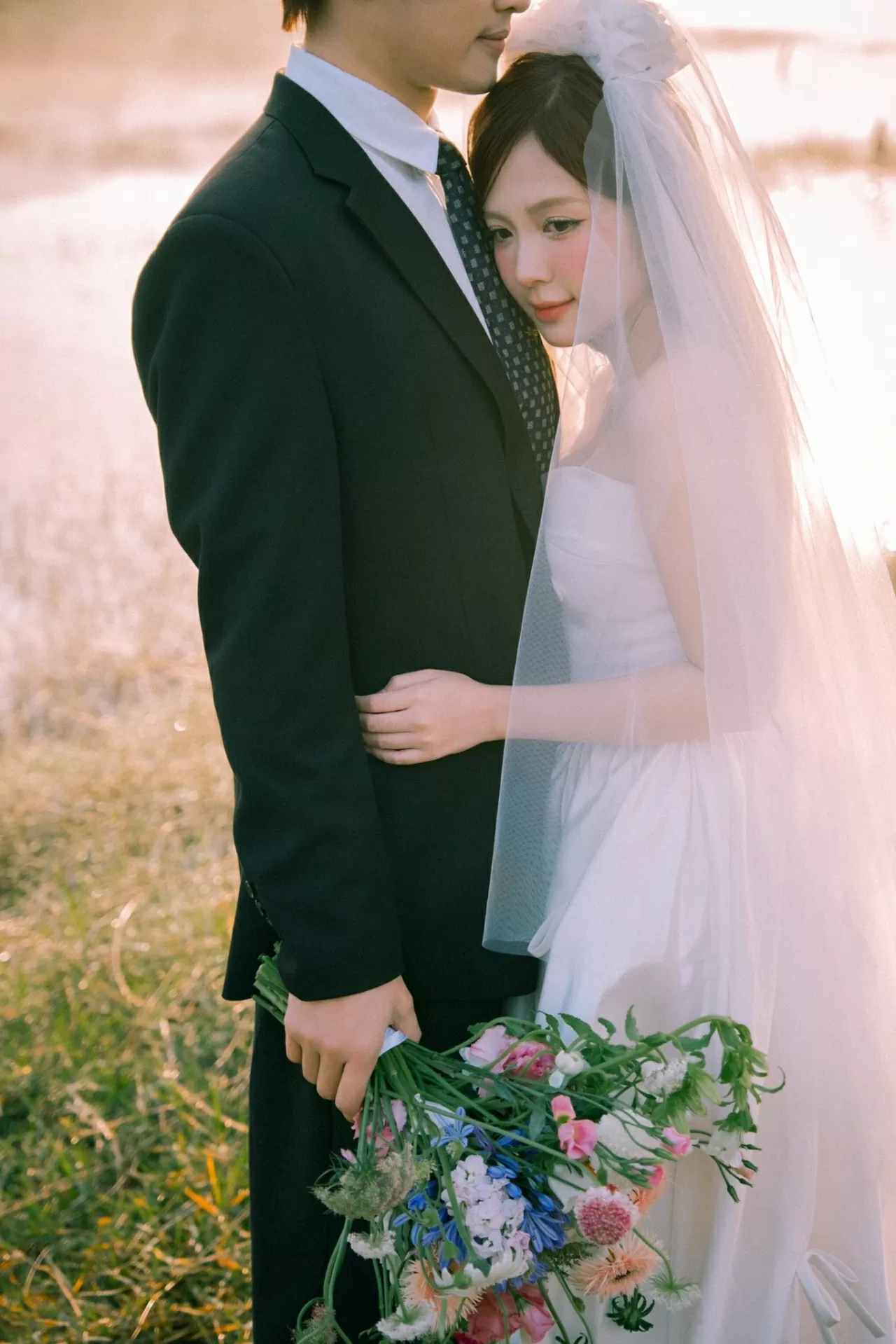 Ngắm bộ ảnh cưới đẹp như mơ của cặp "trai tài gái sắc" Đình Tú - Ngọc Huyền