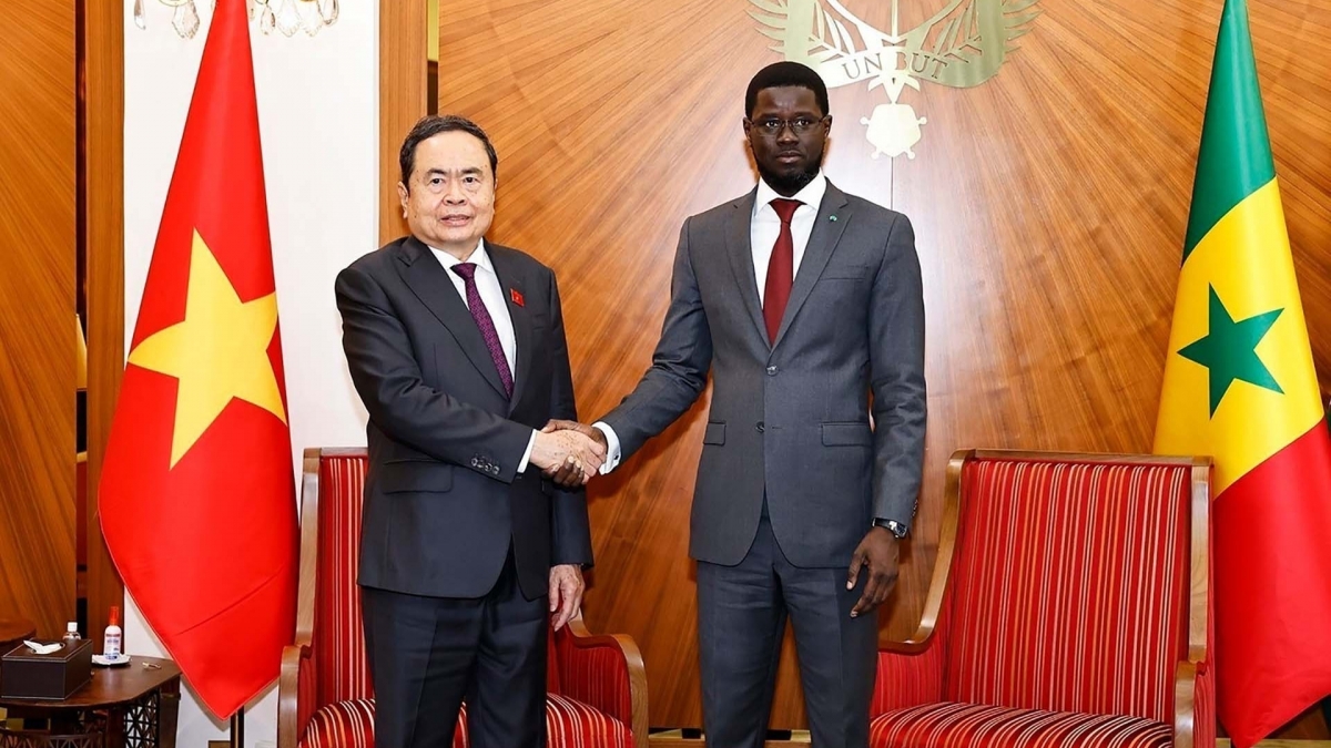 NA Chairman Tran Thanh Man meets with Senegalese President Bassirou Diomaye Faye in Dakar