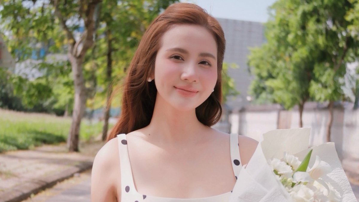 Tan chảy với vẻ đẹp dịu dàng của diễn viên Phan Minh Huyền