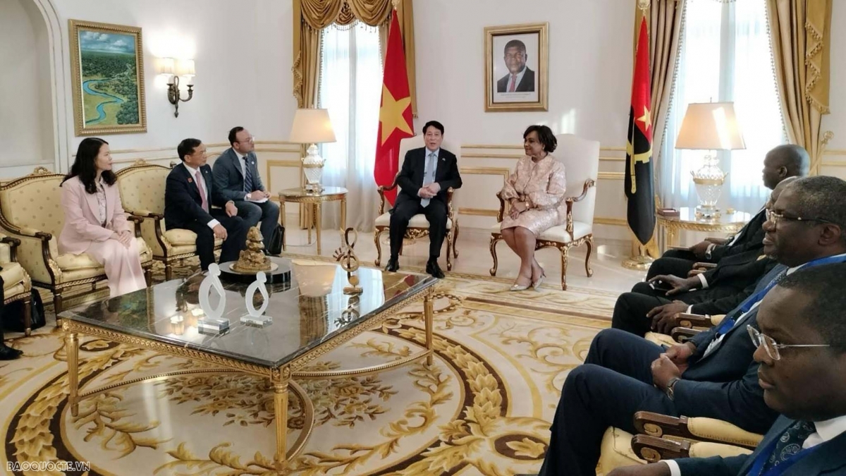 President Luong Cuong meets with Angolan NA Speaker Carolina Cerqueira in Luanda