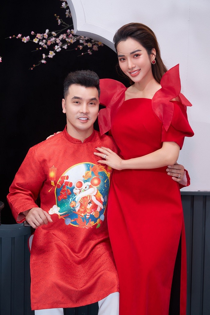 Gia đình Ca Sĩ Ưng Hoàng Phúc đón Tết Nhan Sắc Bà Mẹ 3 Con Gây Ngỡ Ngàng